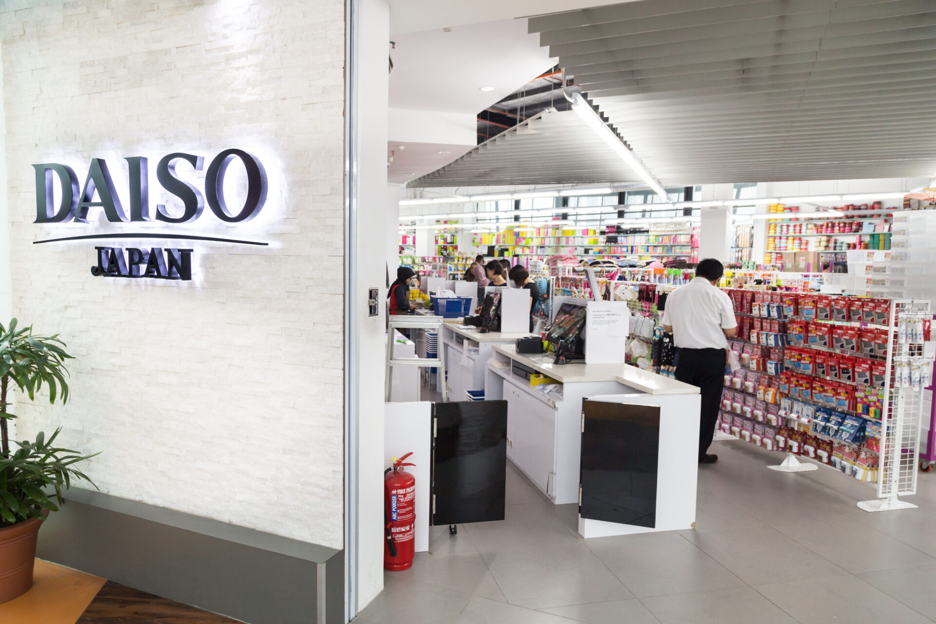 Daiso Founder Hirotake Yano Dies at 80, Leaves Behind Retail Legacy ...